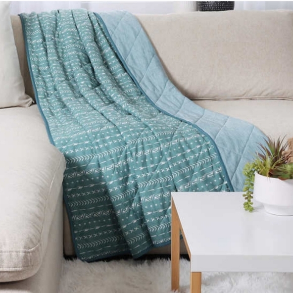 Life Comfort | Bedding | Life Comfort Cooling Throw New | Poshmark